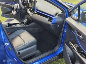 Blue Toyota C-HR 2017 in Vilnius, with an engine capacity of 1.80 L and mileage of 170 thousand km for 13800 €, photo 29 on AUTOMOTO.COM.LV