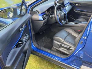 Blue Toyota C-HR 2017 in Vilnius, with an engine capacity of 1.80 L and mileage of 170 thousand km for 13800 €, photo 30 on AUTOMOTO.COM.LV