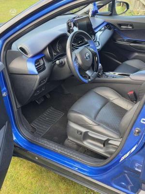 Blue Toyota C-HR 2017 in Vilnius, with an engine capacity of 1.80 L and mileage of 170 thousand km for 13800 €, photo 31 on AUTOMOTO.COM.LV