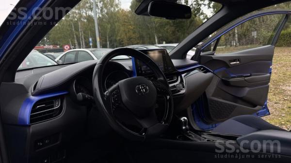 Синий Тойота C-HR 2017 в Елгава, объемом двигателя 1.20 л и пробегом 135 тыс. км за 14690 €, фото 8 на AUTOMOTO.COM.LV