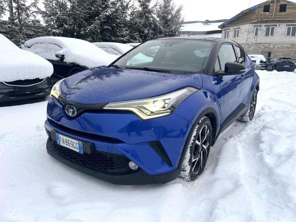 Blue Toyota C-HR 2018 in Kaunas, with an engine capacity of 1.80 L and mileage of 146 thousand km for 16700 €, photo 2 on AUTOMOTO.COM.LV