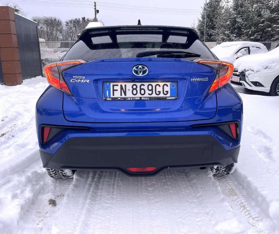Blue Toyota C-HR 2018 in Kaunas, with an engine capacity of 1.80 L and mileage of 146 thousand km for 16700 €, photo 5 on AUTOMOTO.COM.LV