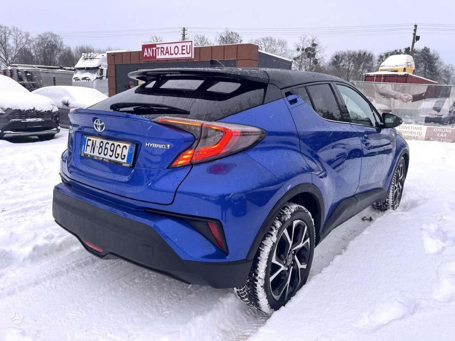 Blue Toyota C-HR 2018 in Kaunas, with an engine capacity of 1.80 L and mileage of 146 thousand km for 16700 €, photo 6 on AUTOMOTO.COM.LV