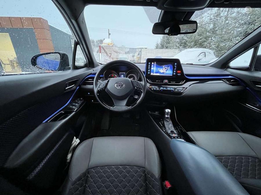 Blue Toyota C-HR 2018 in Kaunas, with an engine capacity of 1.80 L and mileage of 146 thousand km for 16700 €, photo 10 on AUTOMOTO.COM.LV