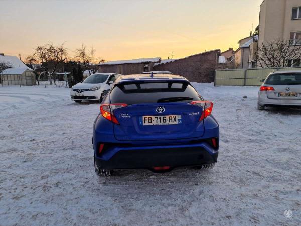Blue Toyota C-HR 2018 in Taurage, with an engine capacity of 1.80 L and mileage of 188 thousand km for 12705 €, photo 3 on AUTOMOTO.COM.LV