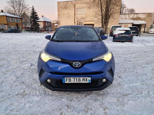 Blue Toyota C-HR 2018 in Taurage, with an engine capacity of 1.80 L and mileage of 188 thousand km for 12705 €, photo 5 on AUTOMOTO.COM.LV