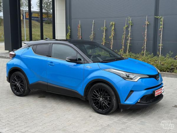 Blue Toyota C-HR 2018 in Vilnius, with an engine capacity of 1.80 L and mileage of 141 thousand km for 16950 €, photo 5 on AUTOMOTO.COM.LV
