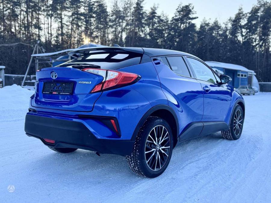 Blue Toyota C-HR 2018 in Vilnius, with an engine capacity of 1.80 L and mileage of 51 thousand km for 17450 €, photo 5 on AUTOMOTO.COM.LV