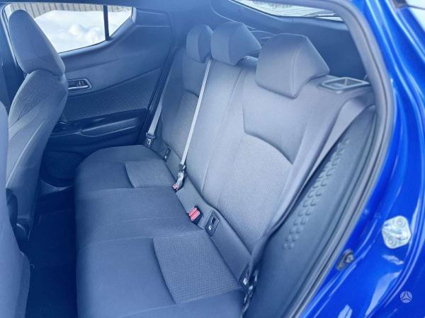 Zils Toyota C-HR 2018 Viļņa, ar dzinēja tilpumu 1.80 L un nobraukumu 51 tūkst. km par 17450 €, foto 11 vietnē AUTOMOTO.COM.LV