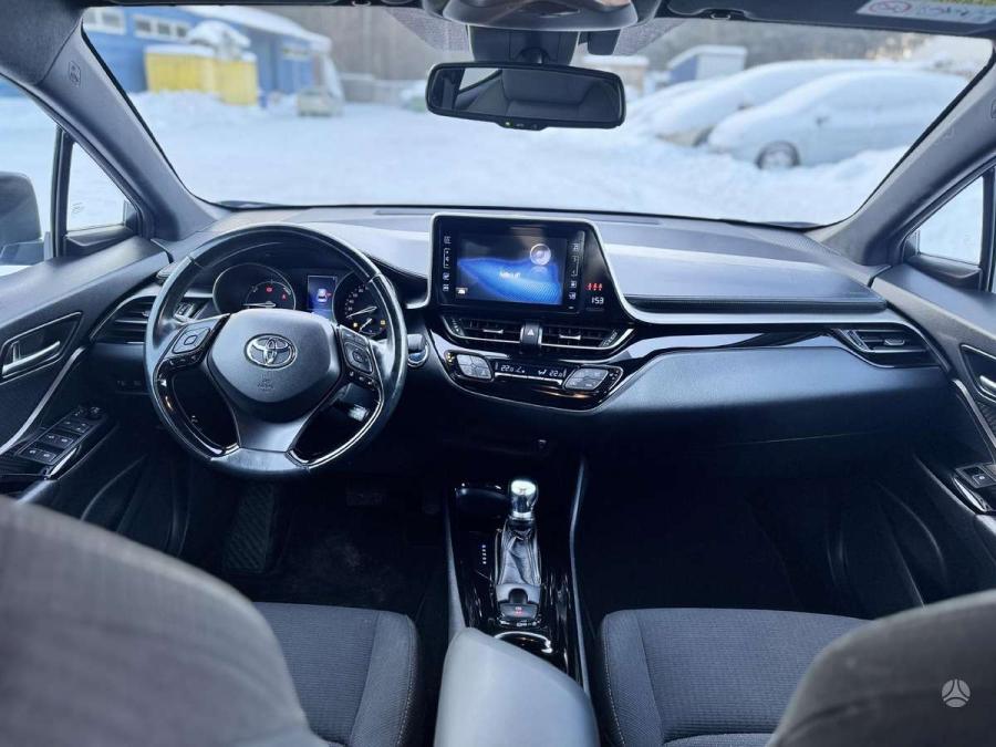 Blue Toyota C-HR 2018 in Vilnius, with an engine capacity of 1.80 L and mileage of 51 thousand km for 17450 €, photo 15 on AUTOMOTO.COM.LV
