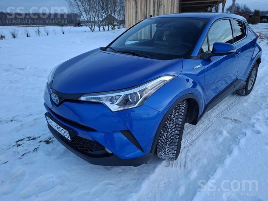 Blue Toyota C-HR 2018 in Limbazi, with an engine capacity of 1.80 L and mileage of 79 thousand km for 17500 €, photo 3 on AUTOMOTO.COM.LV