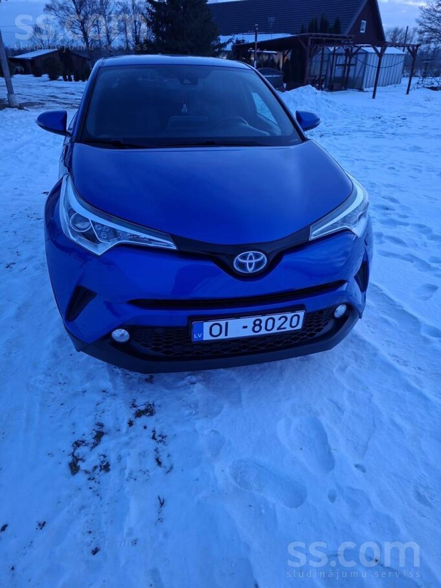 Blue Toyota C-HR 2018 in Limbazi, with an engine capacity of 1.80 L and mileage of 79 thousand km for 17500 €, photo 4 on AUTOMOTO.COM.LV