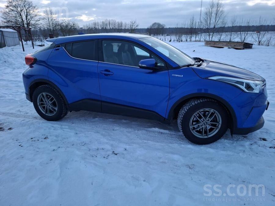Blue Toyota C-HR 2018 in Limbazi, with an engine capacity of 1.80 L and mileage of 79 thousand km for 17500 €, photo 8 on AUTOMOTO.COM.LV