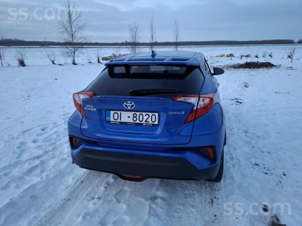 Blue Toyota C-HR 2018 in Limbazi, with an engine capacity of 1.80 L and mileage of 79 thousand km for 17500 €, photo 8 on AUTOMOTO.COM.LV