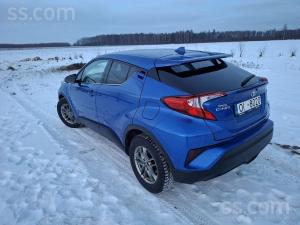 Blue Toyota C-HR 2018 in Limbazi, with an engine capacity of 1.80 L and mileage of 79 thousand km for 17500 €, photo 10 on AUTOMOTO.COM.LV