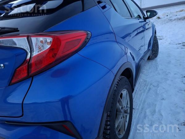 Blue Toyota C-HR 2018 in Limbazi, with an engine capacity of 1.80 L and mileage of 79 thousand km for 17500 €, photo 10 on AUTOMOTO.COM.LV