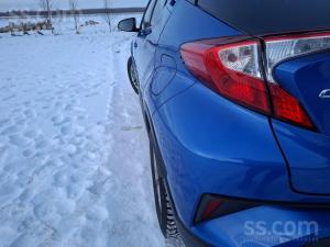 Blue Toyota C-HR 2018 in Limbazi, with an engine capacity of 1.80 L and mileage of 79 thousand km for 17500 €, photo 12 on AUTOMOTO.COM.LV
