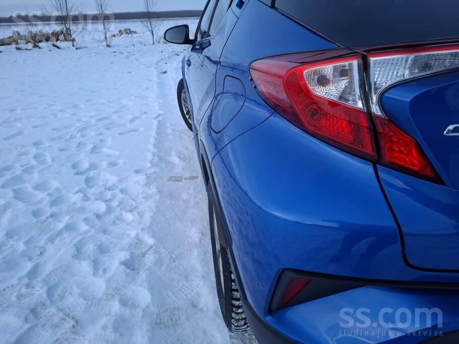 Blue Toyota C-HR 2018 in Limbazi, with an engine capacity of 1.80 L and mileage of 79 thousand km for 17500 €, photo 12 on AUTOMOTO.COM.LV