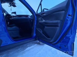 Blue Toyota C-HR 2018 in Limbazi, with an engine capacity of 1.80 L and mileage of 79 thousand km for 17500 €, photo 15 on AUTOMOTO.COM.LV