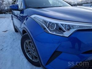 Blue Toyota C-HR 2018 in Limbazi, with an engine capacity of 1.80 L and mileage of 79 thousand km for 17500 €, photo 16 on AUTOMOTO.COM.LV
