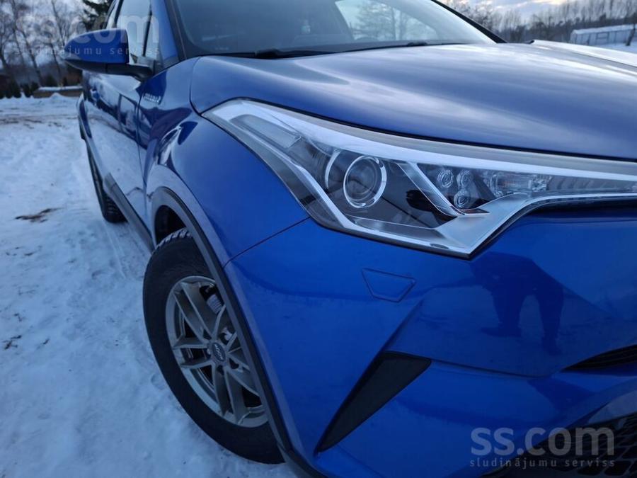Blue Toyota C-HR 2018 in Limbazi, with an engine capacity of 1.80 L and mileage of 79 thousand km for 17500 €, photo 16 on AUTOMOTO.COM.LV