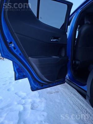 Blue Toyota C-HR 2018 in Limbazi, with an engine capacity of 1.80 L and mileage of 79 thousand km for 17500 €, photo 17 on AUTOMOTO.COM.LV