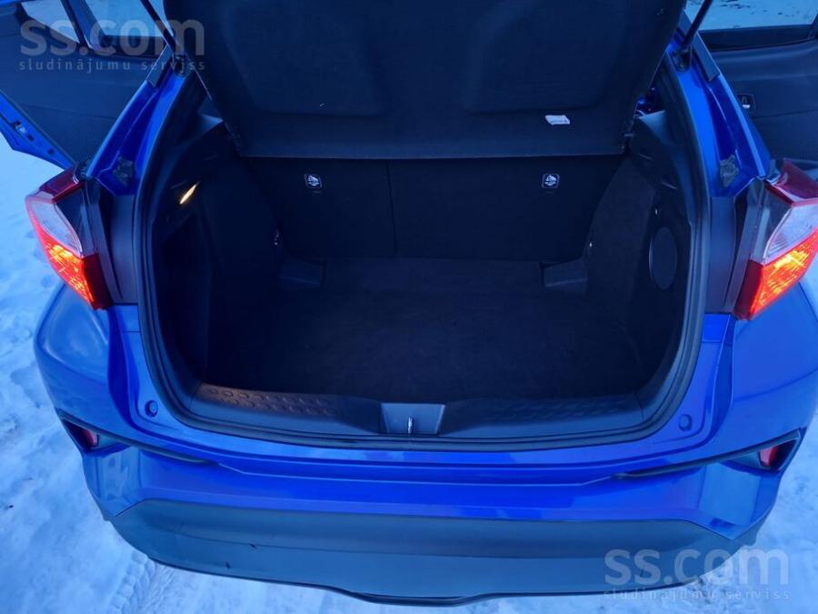 Blue Toyota C-HR 2018 in Limbazi, with an engine capacity of 1.80 L and mileage of 79 thousand km for 17500 €, photo 19 on AUTOMOTO.COM.LV