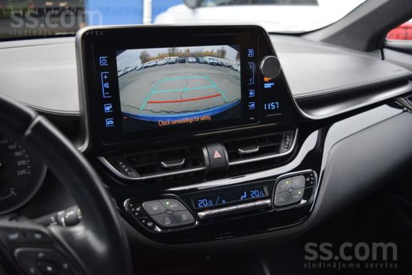 Blue Toyota C-HR 2018 in Riga, with an engine capacity of 1.20 L and mileage of 64 thousand km for 14900 €, photo 6 on AUTOMOTO.COM.LV