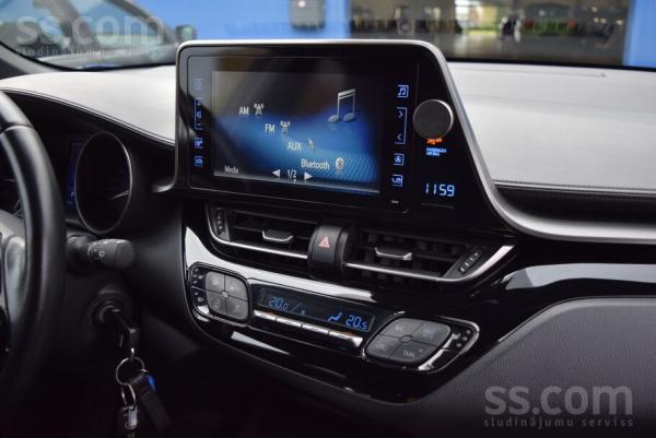 Blue Toyota C-HR 2018 in Riga, with an engine capacity of 1.20 L and mileage of 64 thousand km for 14900 €, photo 7 on AUTOMOTO.COM.LV