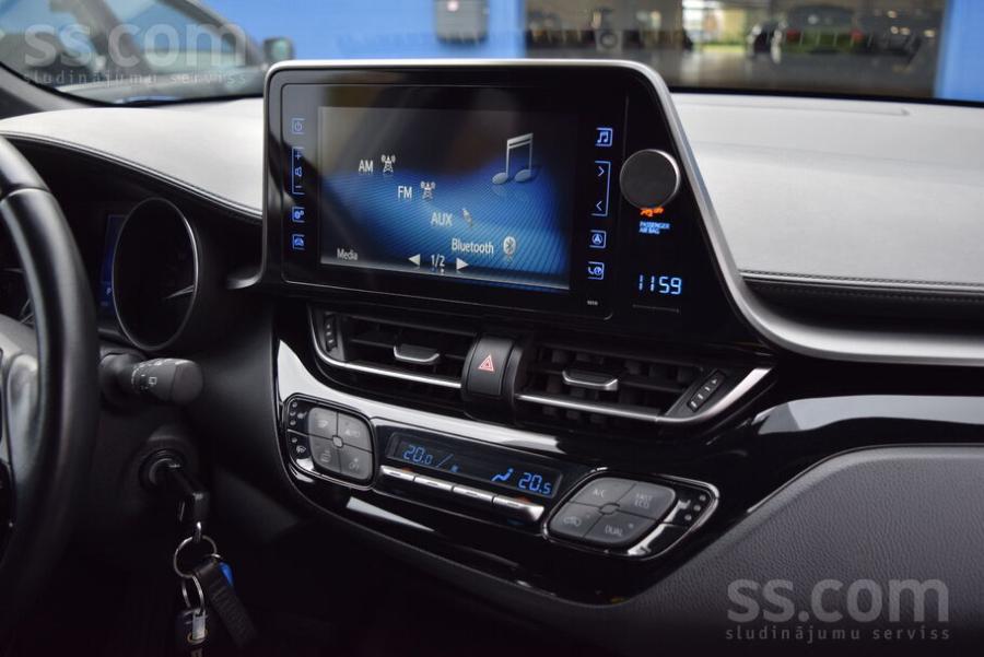 Синий Тойота C-HR 2018 в Рига, объемом двигателя 1.20 л и пробегом 64 тыс. км за 14900 €, фото 8 на AUTOMOTO.COM.LV