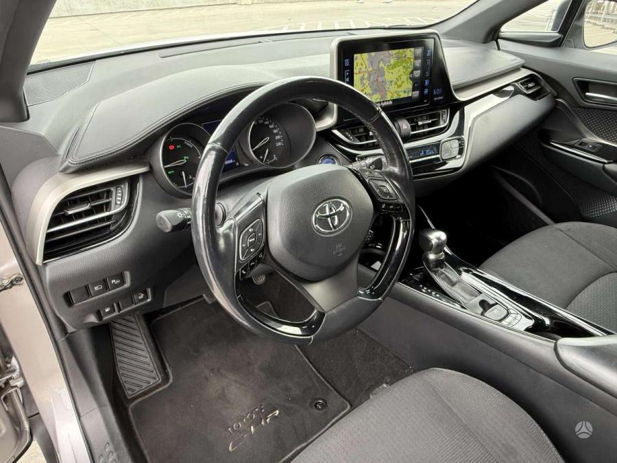 Синий Тойота C-HR 2018 в Вильнюс, объемом двигателя 1.80 л и пробегом 181 тыс. км за 15900 €, фото 15 на AUTOMOTO.COM.LV