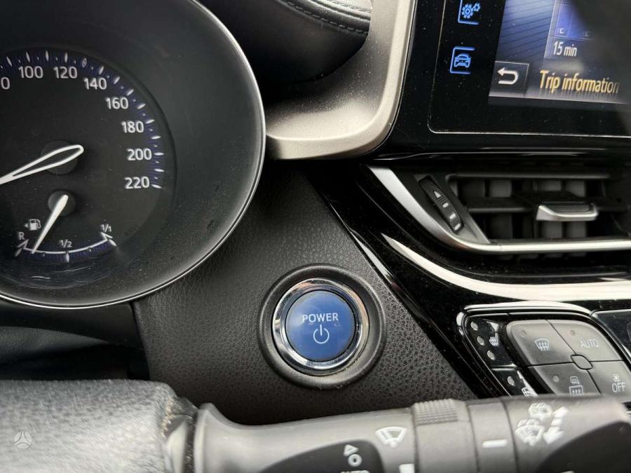Синий Тойота C-HR 2018 в Вильнюс, объемом двигателя 1.80 л и пробегом 181 тыс. км за 15900 €, фото 23 на AUTOMOTO.COM.LV