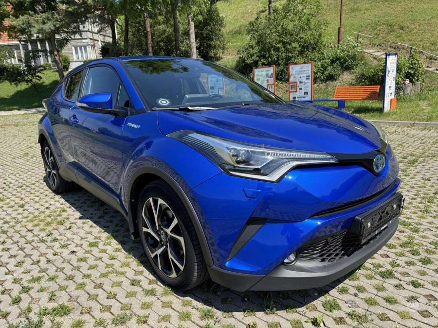 Синий Тойота C-HR 2018 в Каунас, объемом двигателя 1.80 л и пробегом 141 тыс. км за 16950 €, фото 5 на AUTOMOTO.COM.LV