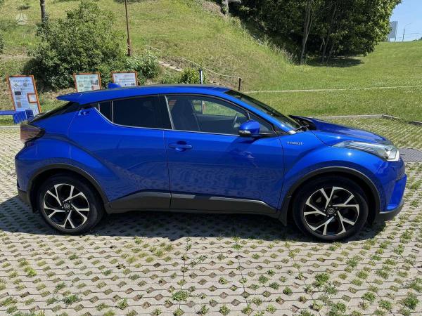 Синий Тойота C-HR 2018 в Каунас, объемом двигателя 1.80 л и пробегом 141 тыс. км за 16950 €, фото 5 на AUTOMOTO.COM.LV