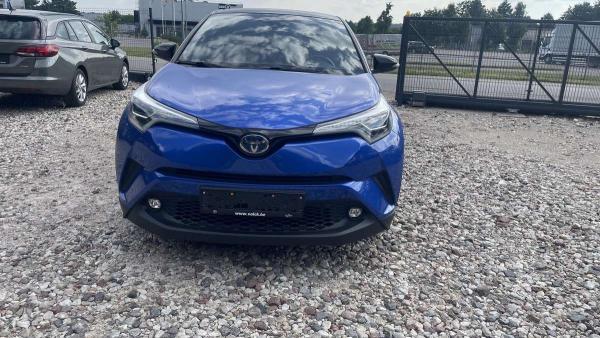 Blue Toyota C-HR 2018 in Kaunas, with an engine capacity of 1.80 L and mileage of 117 thousand km for 15600 €, photo 2 on AUTOMOTO.COM.LV