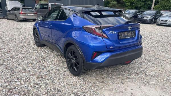 Blue Toyota C-HR 2018 in Kaunas, with an engine capacity of 1.80 L and mileage of 117 thousand km for 15600 €, photo 6 on AUTOMOTO.COM.LV
