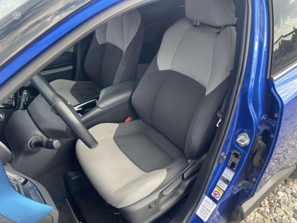 Blue Toyota C-HR 2018 in Kaunas, with an engine capacity of 1.80 L and mileage of 117 thousand km for 15600 €, photo 7 on AUTOMOTO.COM.LV