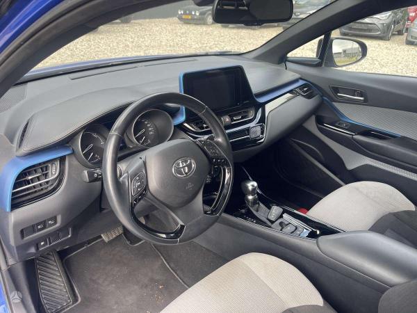 Blue Toyota C-HR 2018 in Kaunas, with an engine capacity of 1.80 L and mileage of 117 thousand km for 15600 €, photo 9 on AUTOMOTO.COM.LV