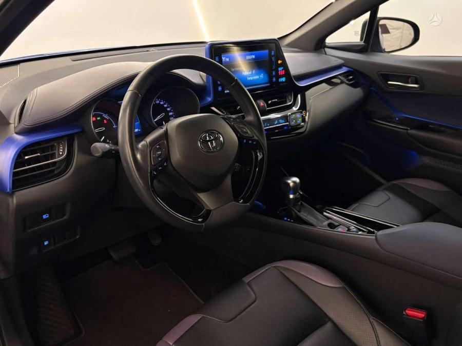 Blue Toyota C-HR 2018 in Marijampole, with an engine capacity of 1.80 L and mileage of 160 thousand km for 16999 €, photo 3 on AUTOMOTO.COM.LV