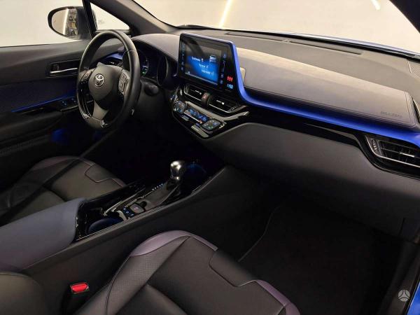 Zils Toyota C-HR 2018 Marijampole, ar dzinēja tilpumu 1.80 L un nobraukumu 160 tūkst. km par 16999 €, foto 7 vietnē AUTOMOTO.COM.LV