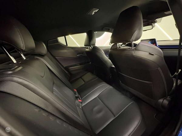 Zils Toyota C-HR 2018 Marijampole, ar dzinēja tilpumu 1.80 L un nobraukumu 160 tūkst. km par 16999 €, foto 8 vietnē AUTOMOTO.COM.LV