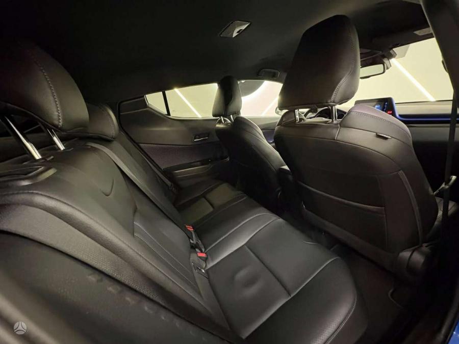 Blue Toyota C-HR 2018 in Marijampole, with an engine capacity of 1.80 L and mileage of 160 thousand km for 16999 €, photo 9 on AUTOMOTO.COM.LV