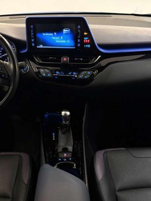 Blue Toyota C-HR 2018 in Marijampole, with an engine capacity of 1.80 L and mileage of 160 thousand km for 16999 €, photo 11 on AUTOMOTO.COM.LV