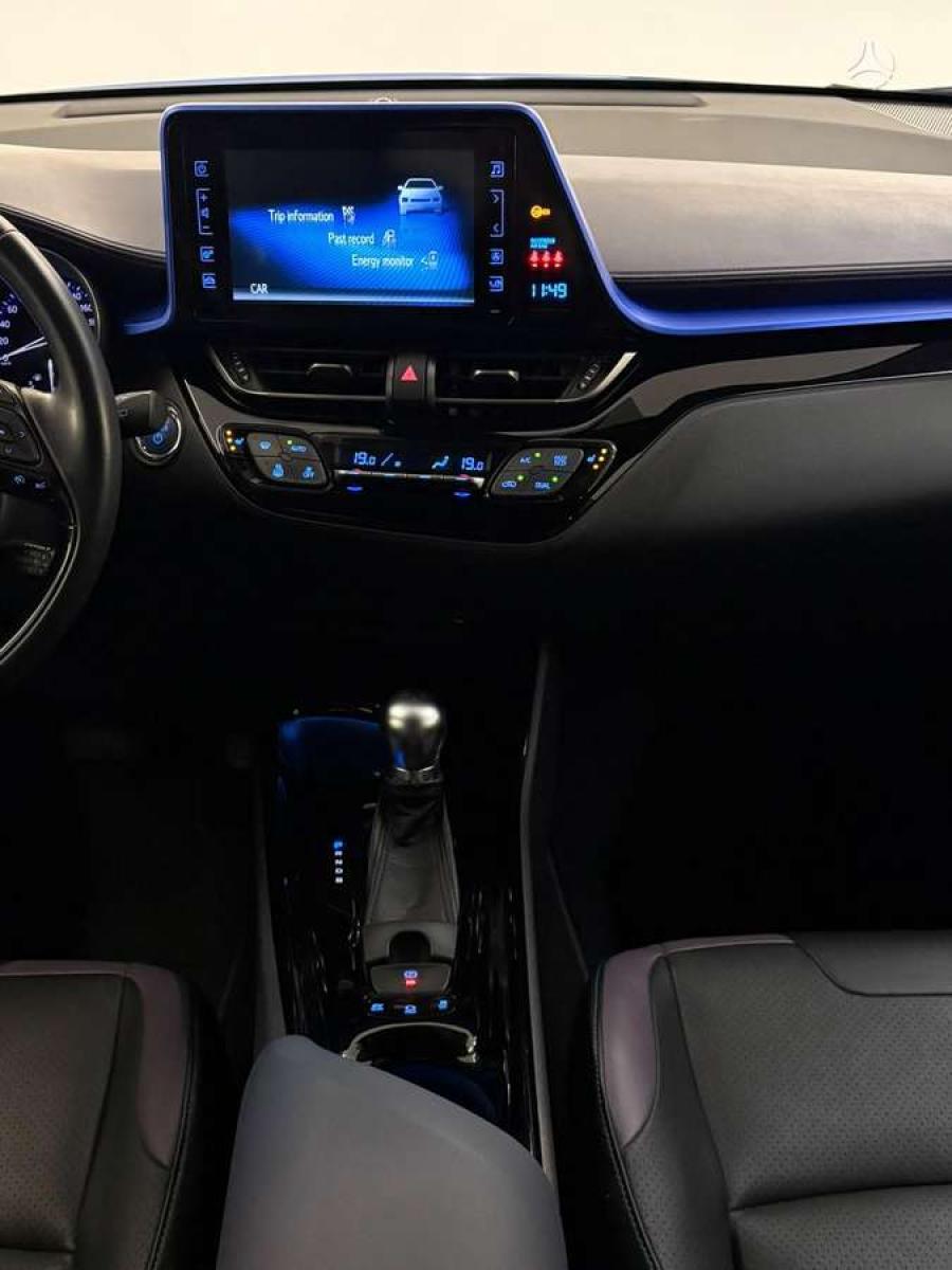 Blue Toyota C-HR 2018 in Marijampole, with an engine capacity of 1.80 L and mileage of 160 thousand km for 16999 €, photo 11 on AUTOMOTO.COM.LV
