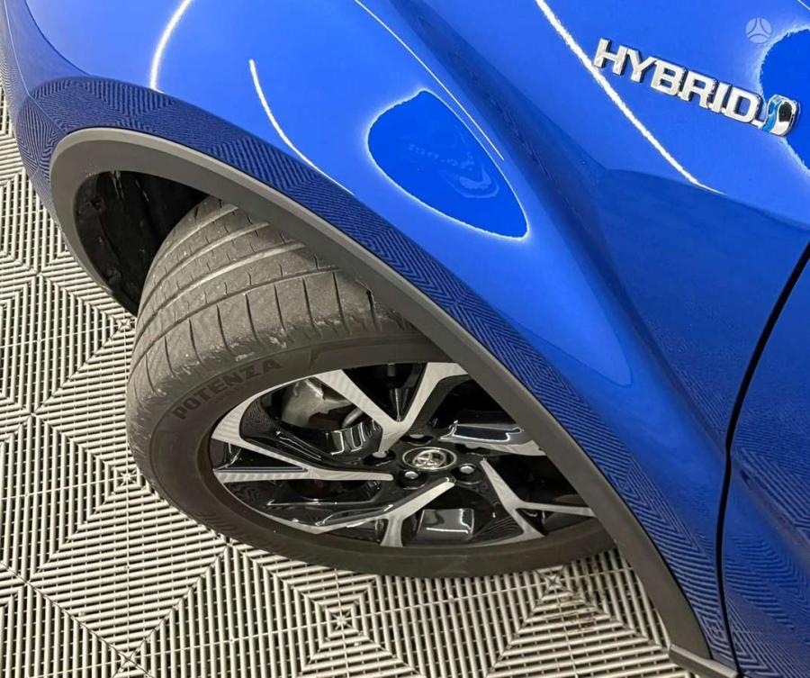 Blue Toyota C-HR 2018 in Marijampole, with an engine capacity of 1.80 L and mileage of 160 thousand km for 16999 €, photo 16 on AUTOMOTO.COM.LV
