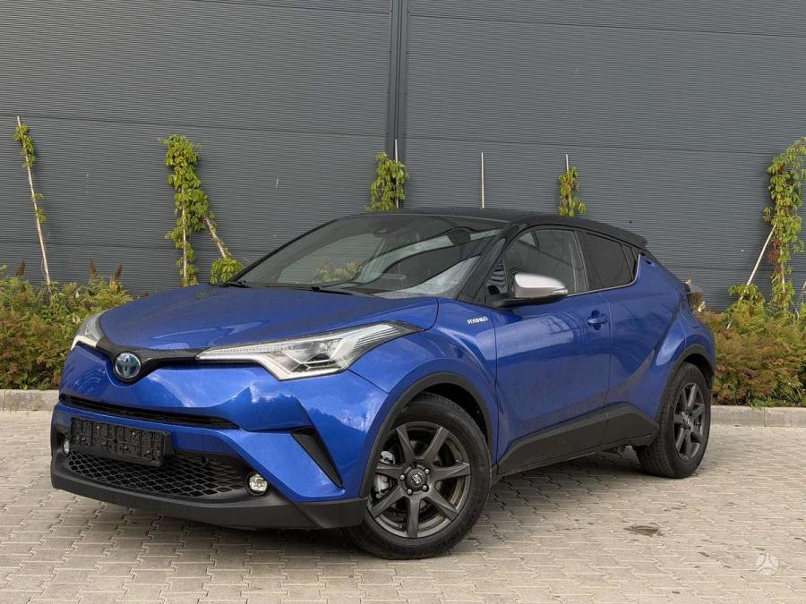Blue Toyota C-HR 2018 in Vilnius, with an engine capacity of 1.80 L and mileage of 219 thousand km for 13900 €, photo 1 on AUTOMOTO.COM.LV