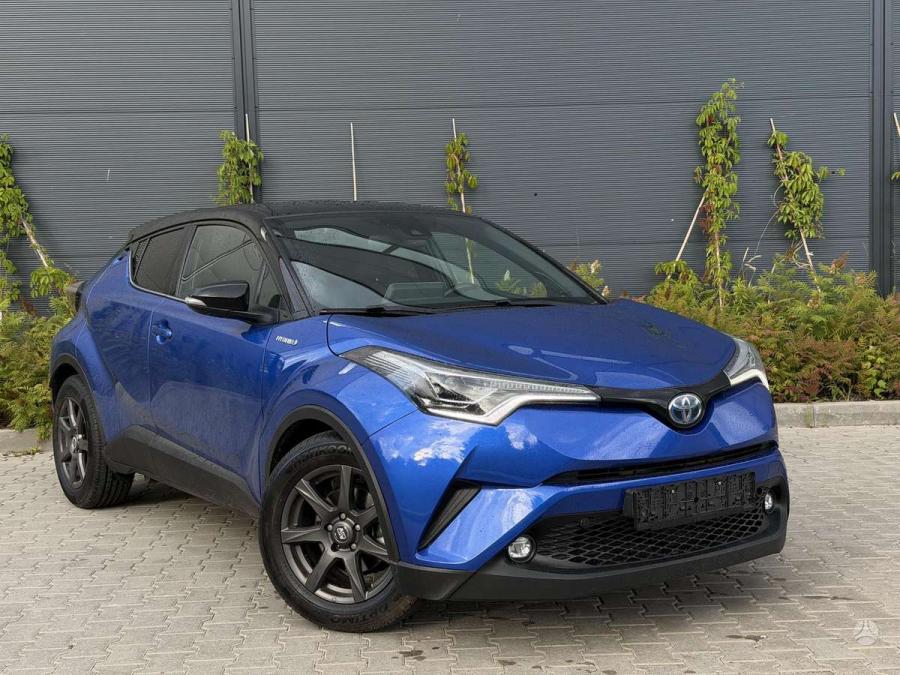Blue Toyota C-HR 2018 in Vilnius, with an engine capacity of 1.80 L and mileage of 219 thousand km for 13900 €, photo 3 on AUTOMOTO.COM.LV