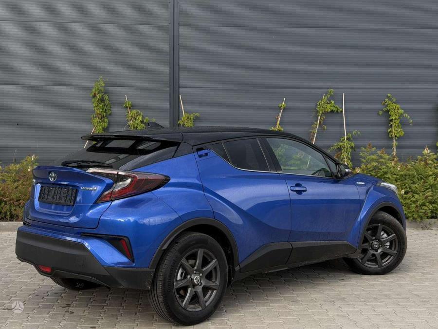 Blue Toyota C-HR 2018 in Vilnius, with an engine capacity of 1.80 L and mileage of 219 thousand km for 13900 €, photo 5 on AUTOMOTO.COM.LV