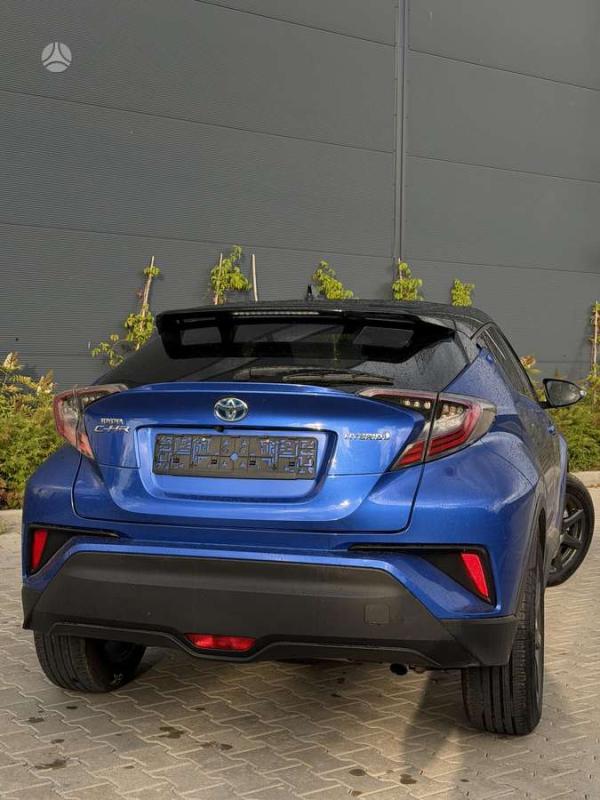 Blue Toyota C-HR 2018 in Vilnius, with an engine capacity of 1.80 L and mileage of 219 thousand km for 13900 €, photo 5 on AUTOMOTO.COM.LV