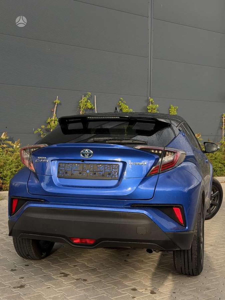 Blue Toyota C-HR 2018 in Vilnius, with an engine capacity of 1.80 L and mileage of 219 thousand km for 13900 €, photo 6 on AUTOMOTO.COM.LV